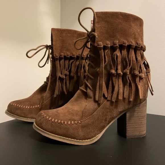 Sbicca | Shoes | Sbicca Vintage Collection Wagon Fringe Booties 75 ...